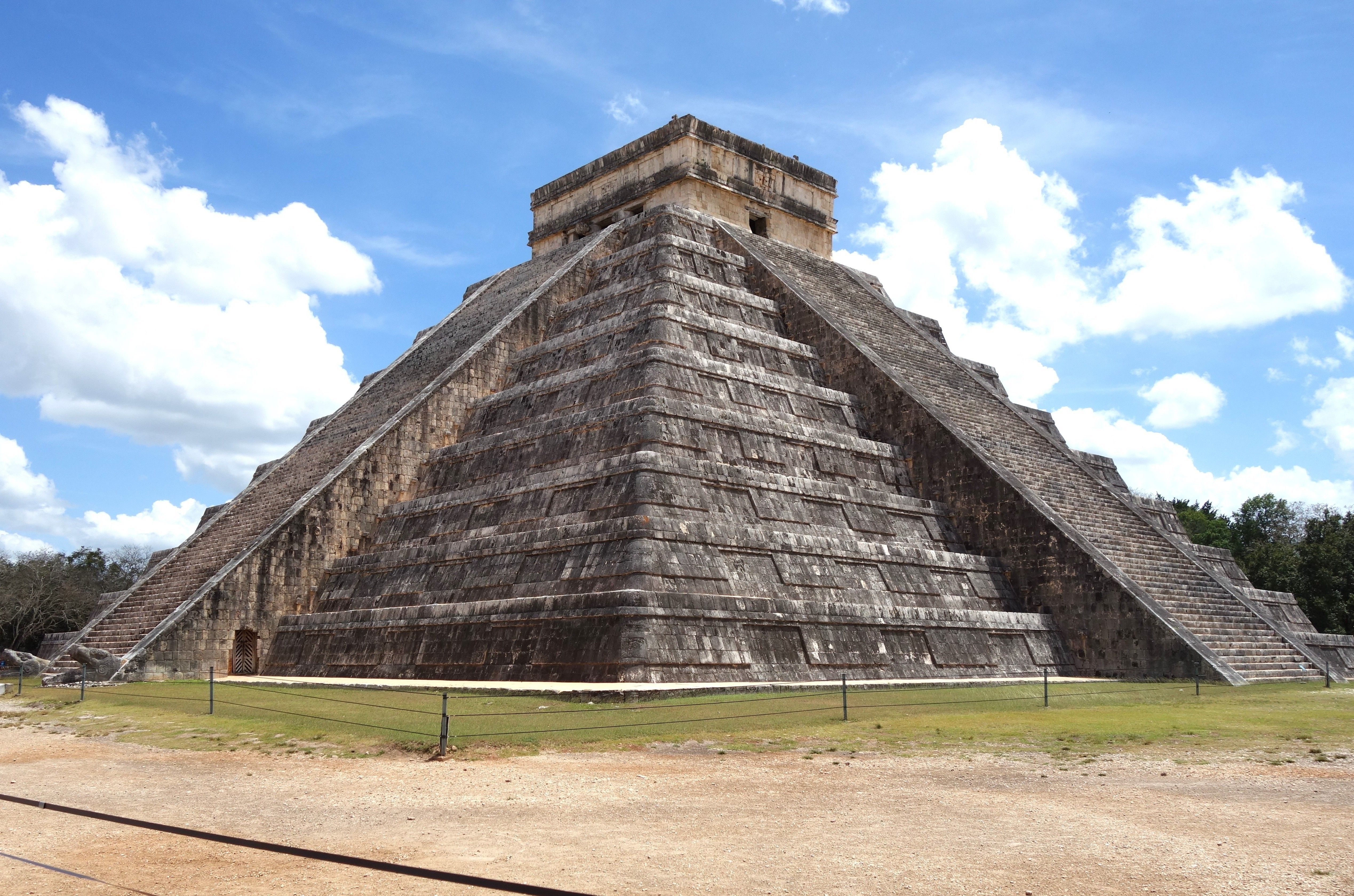 La mystérieuse pyramide de Kukulcán figurant parmi les 7 merveilles du ...